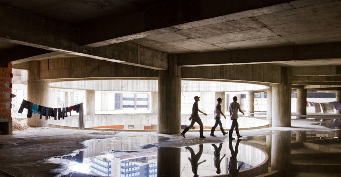 Torre David: el infierno tiene 45 pisos | Clímax