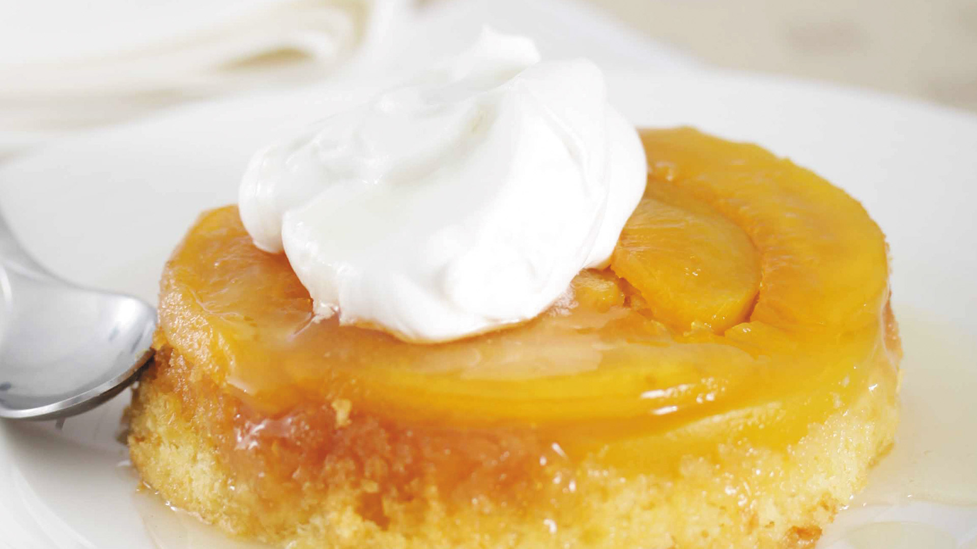 Tortas individuales al revés de durazno | Bienmesabe