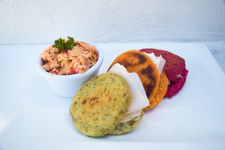 ¿Cómo hacer arepas sin harina de maíz? | Bienmesabe