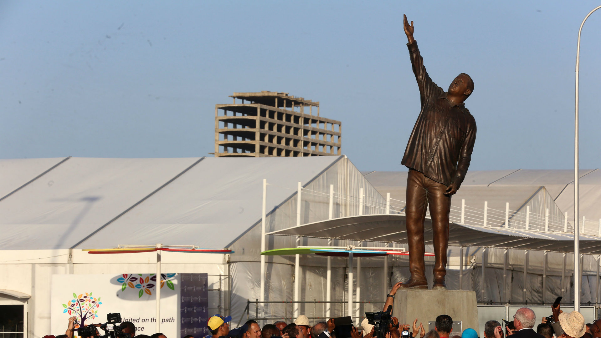 Develan estatua de Chávez en Margarita | El Estímulo