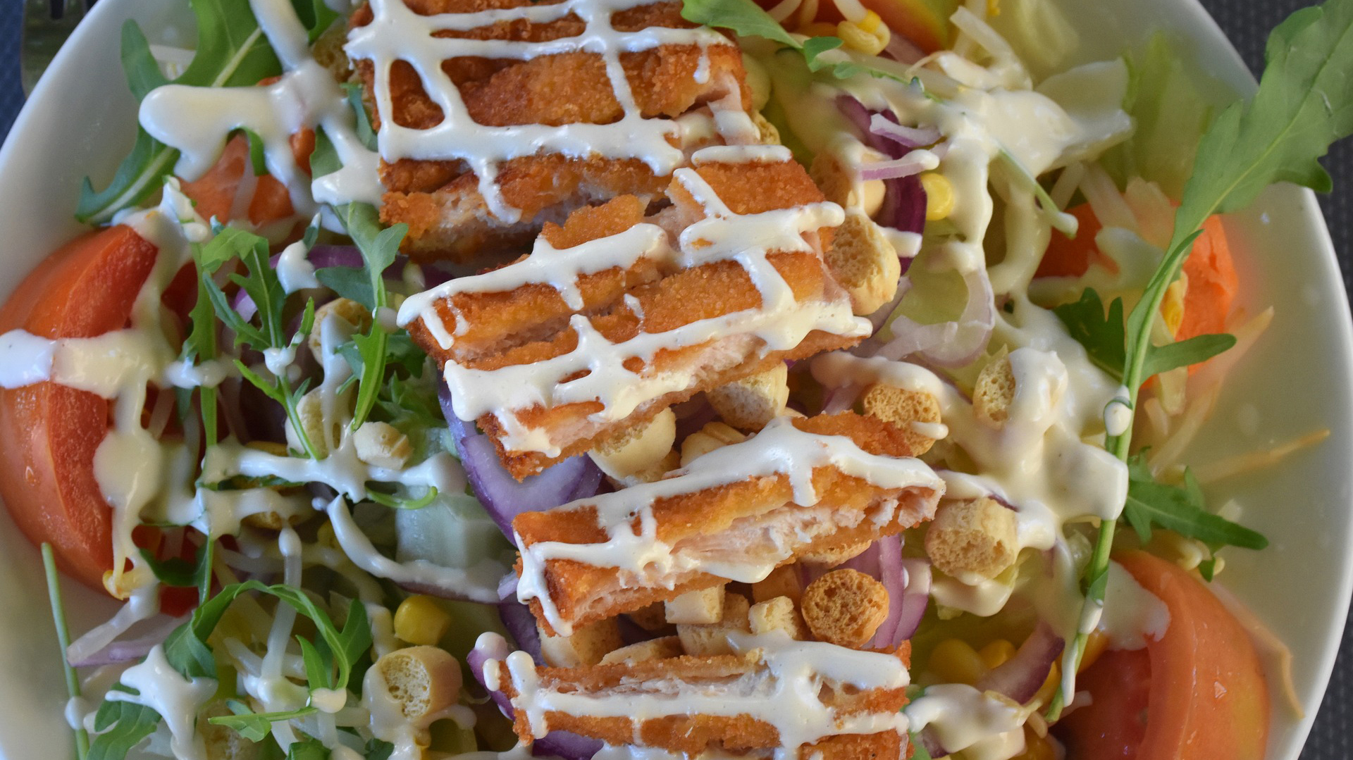 8 formas de hacer que la ensalada te engorde | Bienmesabe