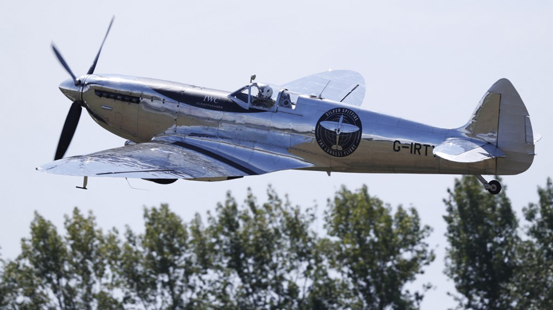 Dos británicos darán la vuelta al mundo en un Spitfire | UB