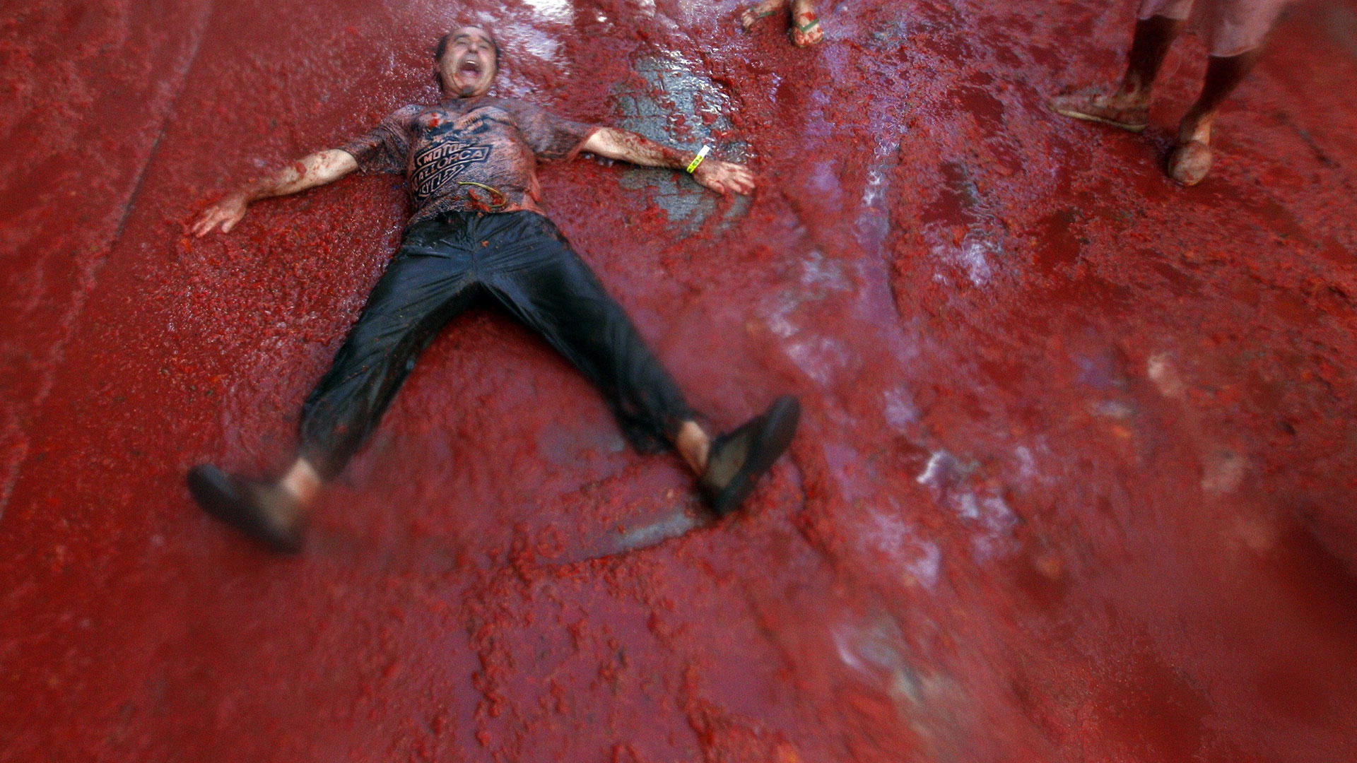 Localidad española se sumerge en caldo rojo en el 70 aniversario de ...