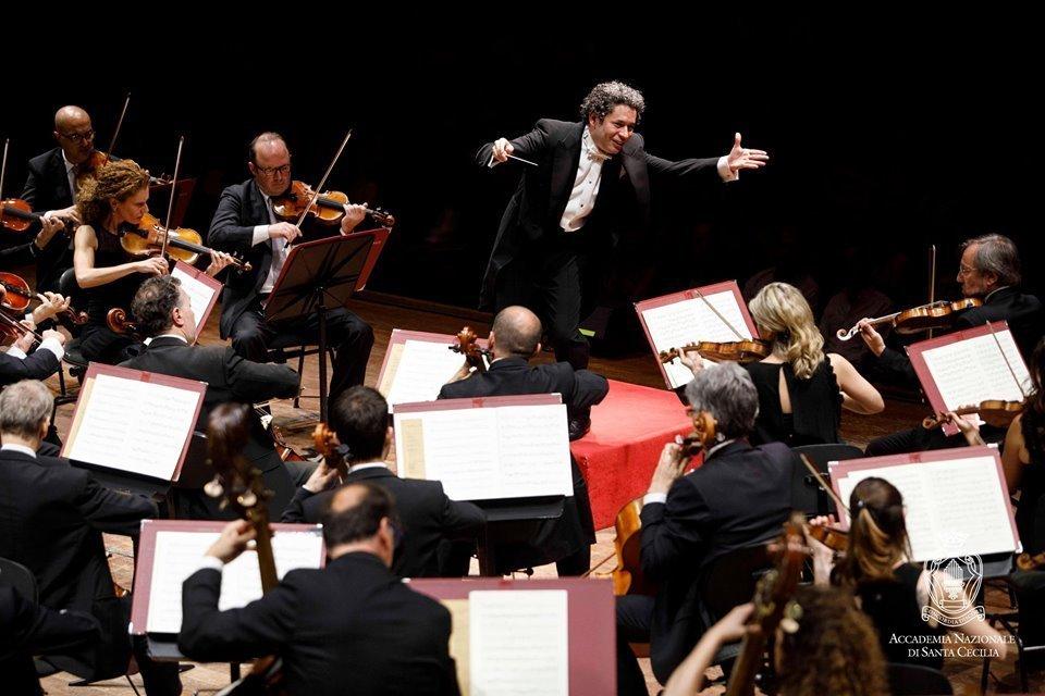 El cuatro venezolano llega al Hollywood Bowl con Jorge Glem y Gustavo ...