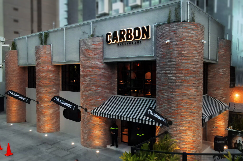 Carbón: una nueva manera de comer a lo venezolano