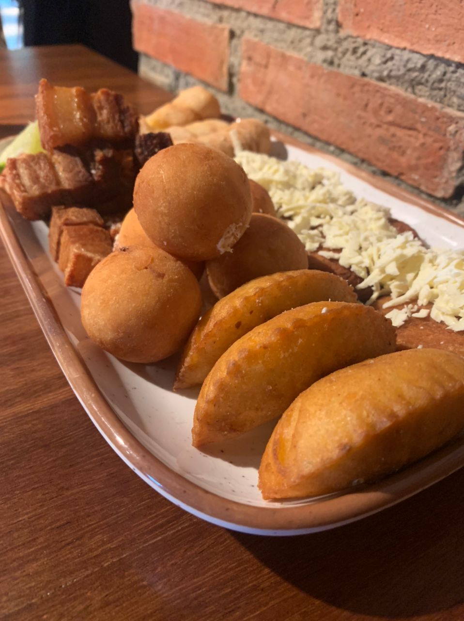 Carbón: una nueva manera de comer a lo venezolano