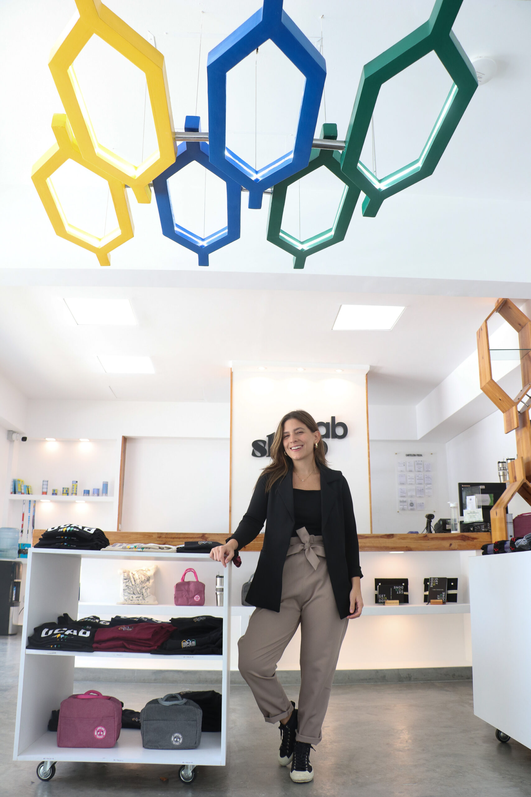 UCAB Shop: compras calidad y apoyas las becas estudiantiles