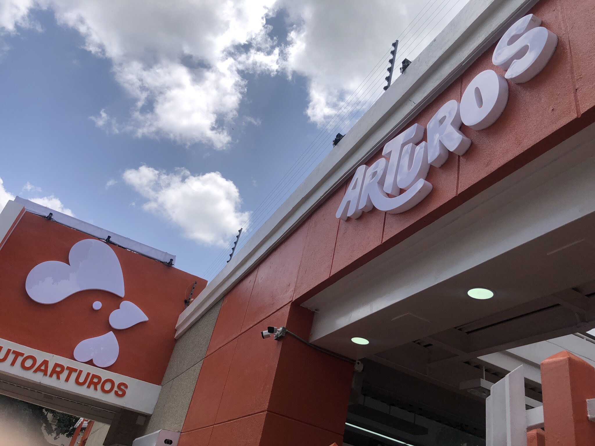 Arturos se quita el apóstrofo, estrena logo e inicia la modernización ...