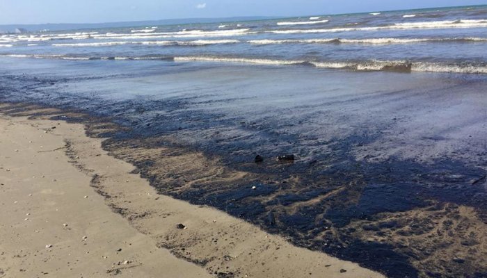 Derrame de hidrocarburos de El Palito casi llega a Cabo Codera en ...