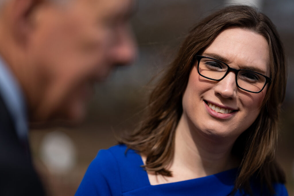 ¿Quién es Sarah McBride y por qué está en la boca de todos?
