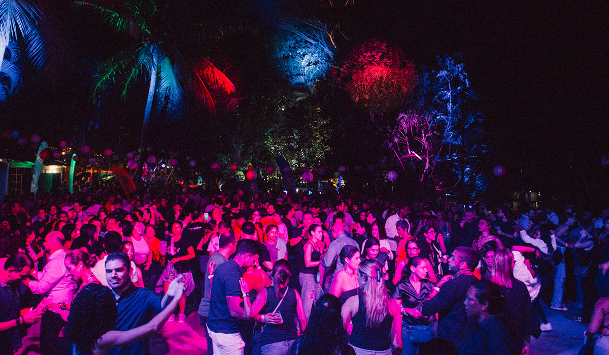 Pibo Márquez y la Salsa 70's se montan en la tarima de La Clave | UB