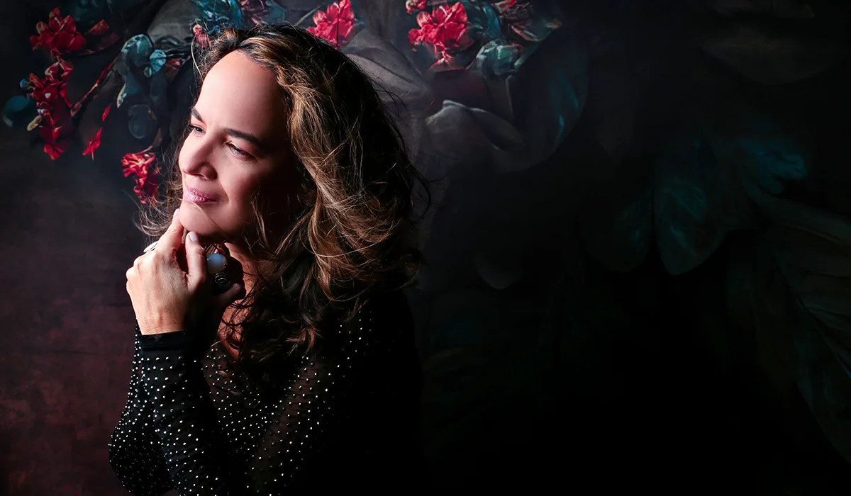 Ingrid Serrano vuelve a escena con "NOSotras" | UB