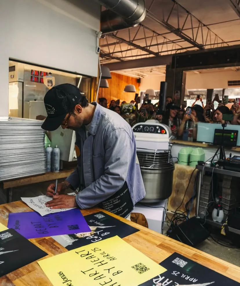 ¿Sabes cuál es la panadería favorita de Joe Jonas? ¡Caracas Bakery en ...