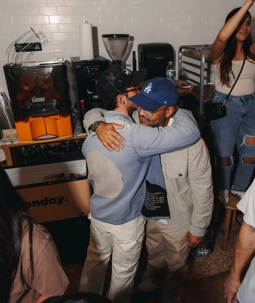 ¿Sabes cuál es la panadería favorita de Joe Jonas? ¡Caracas Bakery en ...