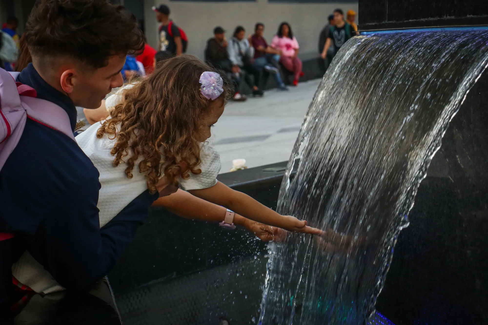 La fuente y la fe: el agüita de José Gregorio que todos quieren llevar a casa | El Estímulo