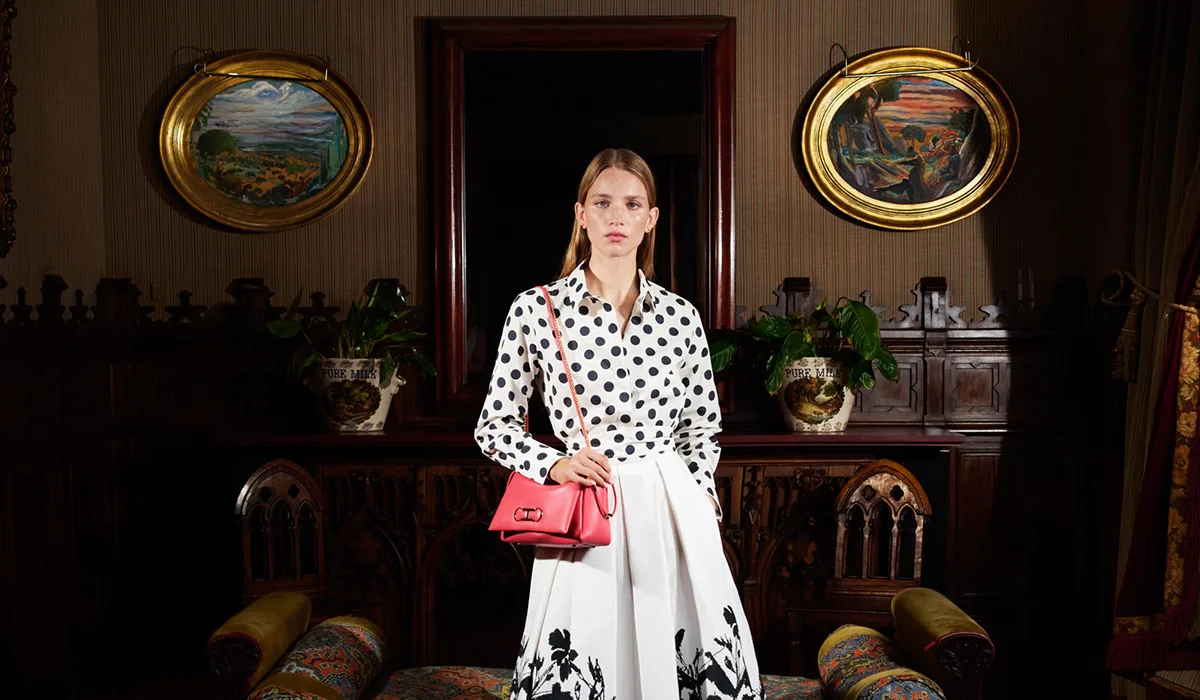 Rebecca Longendyke posa para CH Carolina Herrera | UB
