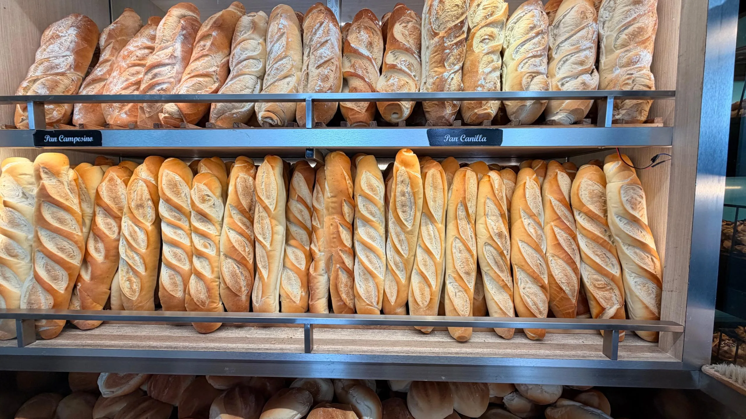 Modelo: la panadería que combina tradición y modernidad en el pueblo ...